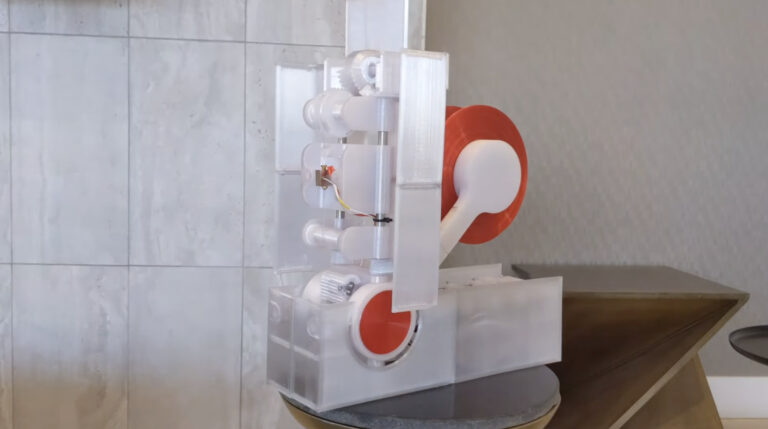 Polyformer, la macchina che ricicla le bottiglie di plastica nel ...